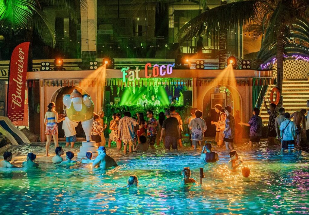 ご家族連れにも！ストレスフリーな休日はいかが？ パタヤのエンタメ系プールサイドレストラン＆バー『Fat Coco Seafood Club ...