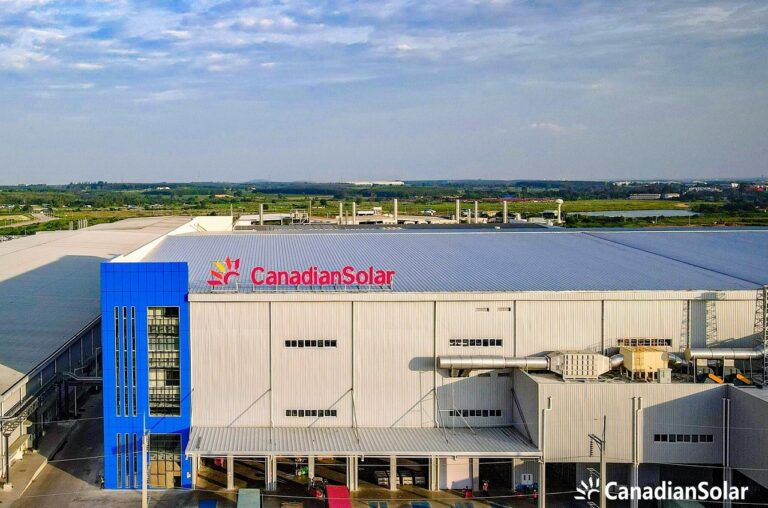 シラチャの「Canadian Solar Manufacturing」社で、3,000人規模のレイオフ敢行。市場競争での業績悪化。 | タイ ...